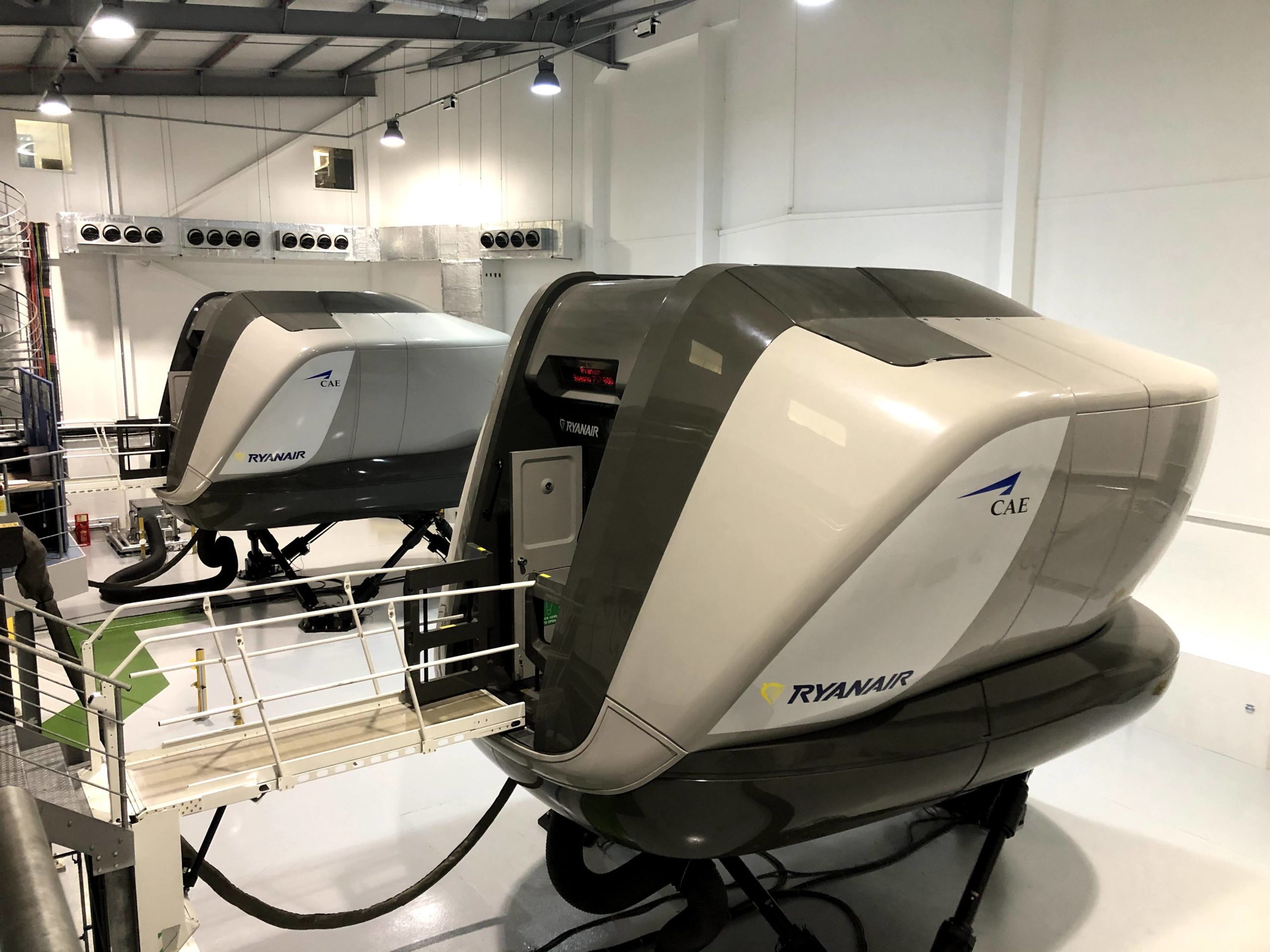 Airline pilot recurrent training and check in a year – JohanAero